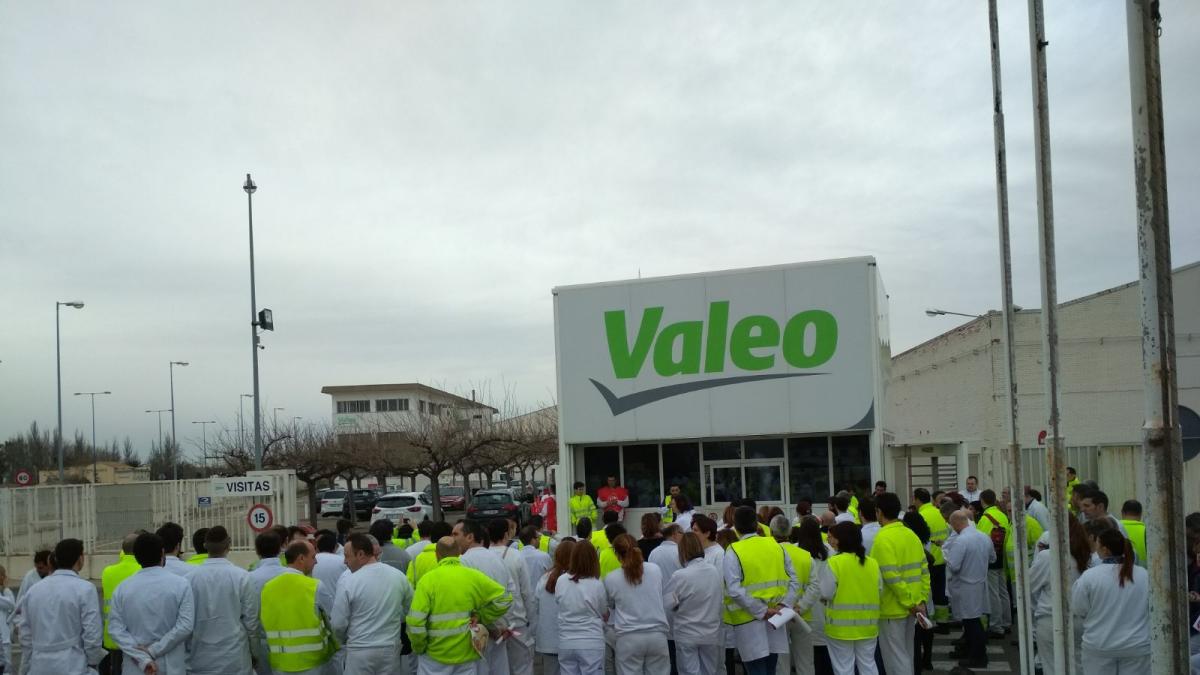 Unos 400 trabajadores de Valeo se concentran por la igualdad | Noticias ...