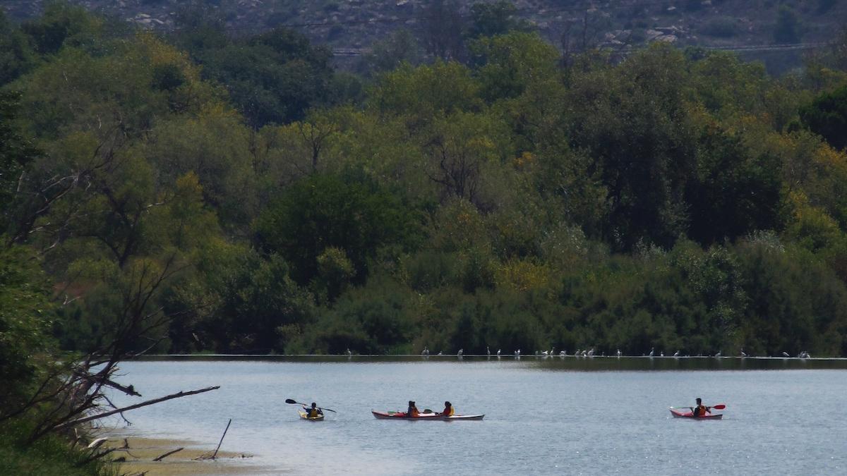 ¿Qué hacer en Escatrón? Escatrón invita a navegar por el Ebro ...