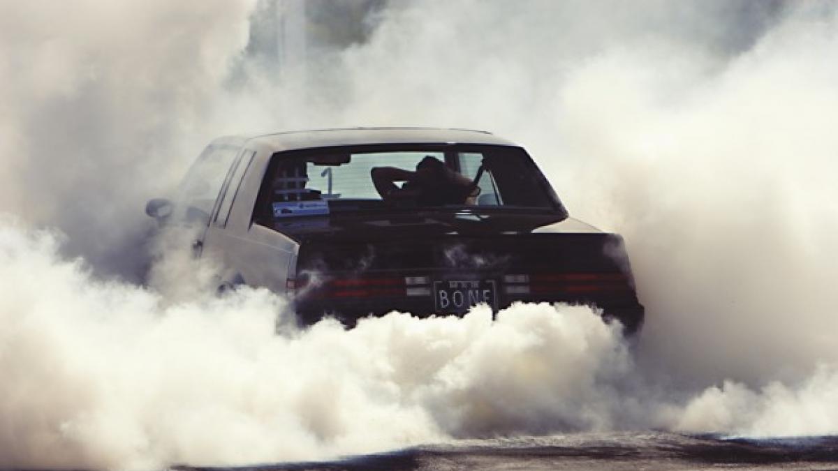 Dime el color del humo de tu coche y te diré qué avería tiene ...