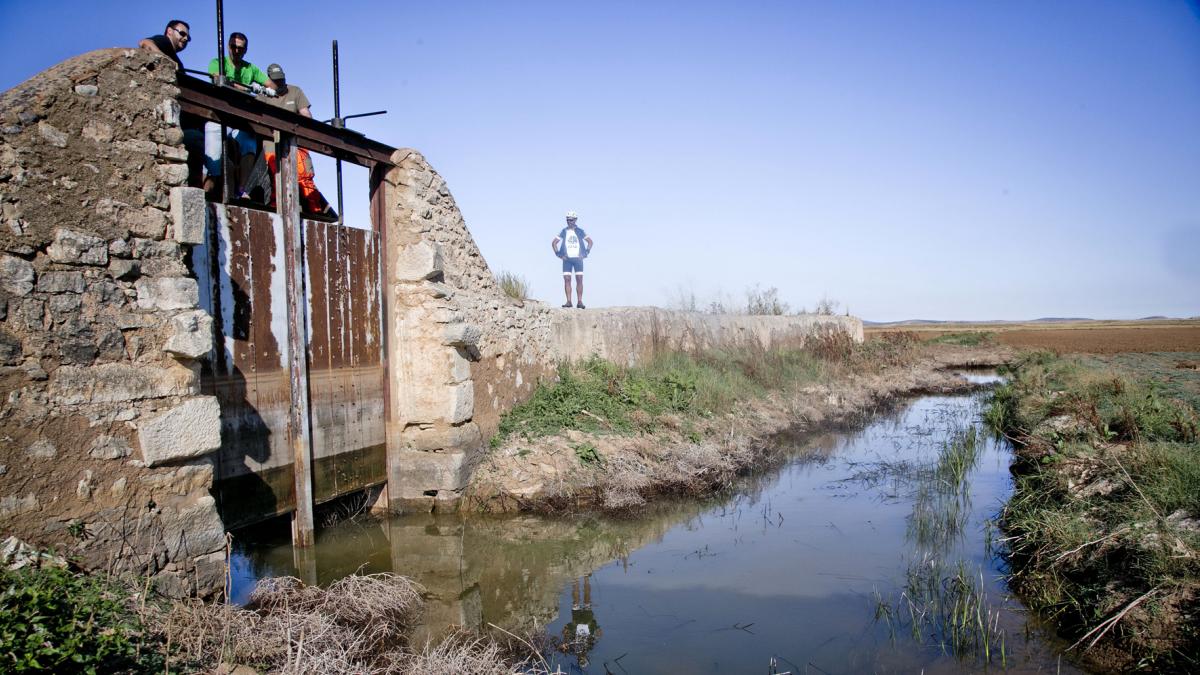 Los usedanos abren una vez más La Parada para inundar la laguna de La ...