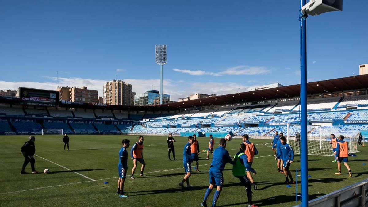 Entrenamiento del CD Ebro en La Romareda