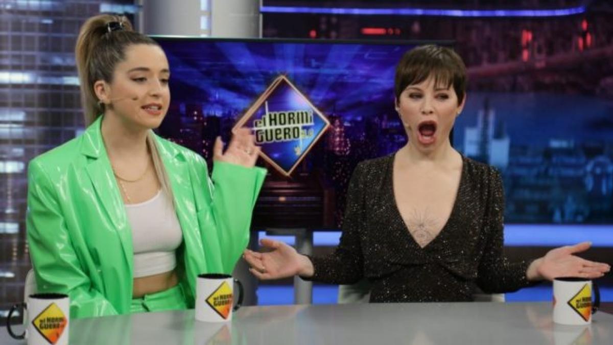 El sorprendente traje de Mimi (OT) que cambia de color al ritmo del ...