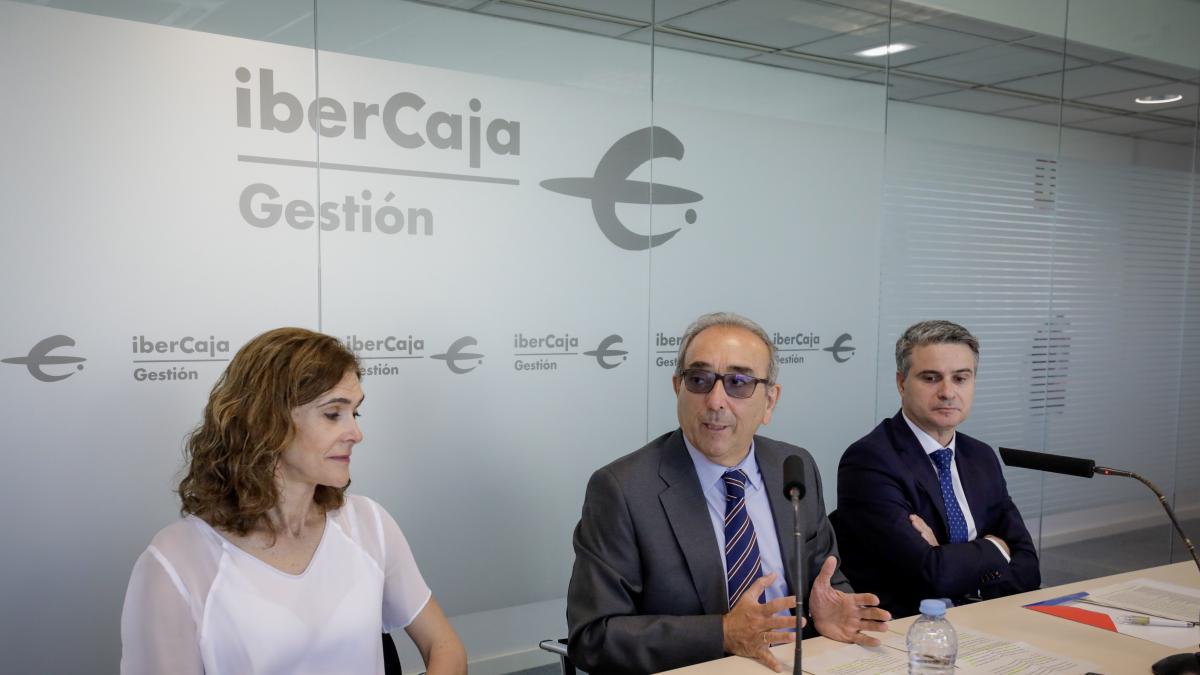 El 80% de los aragoneses que invierten en fondos tienen 49 años o más