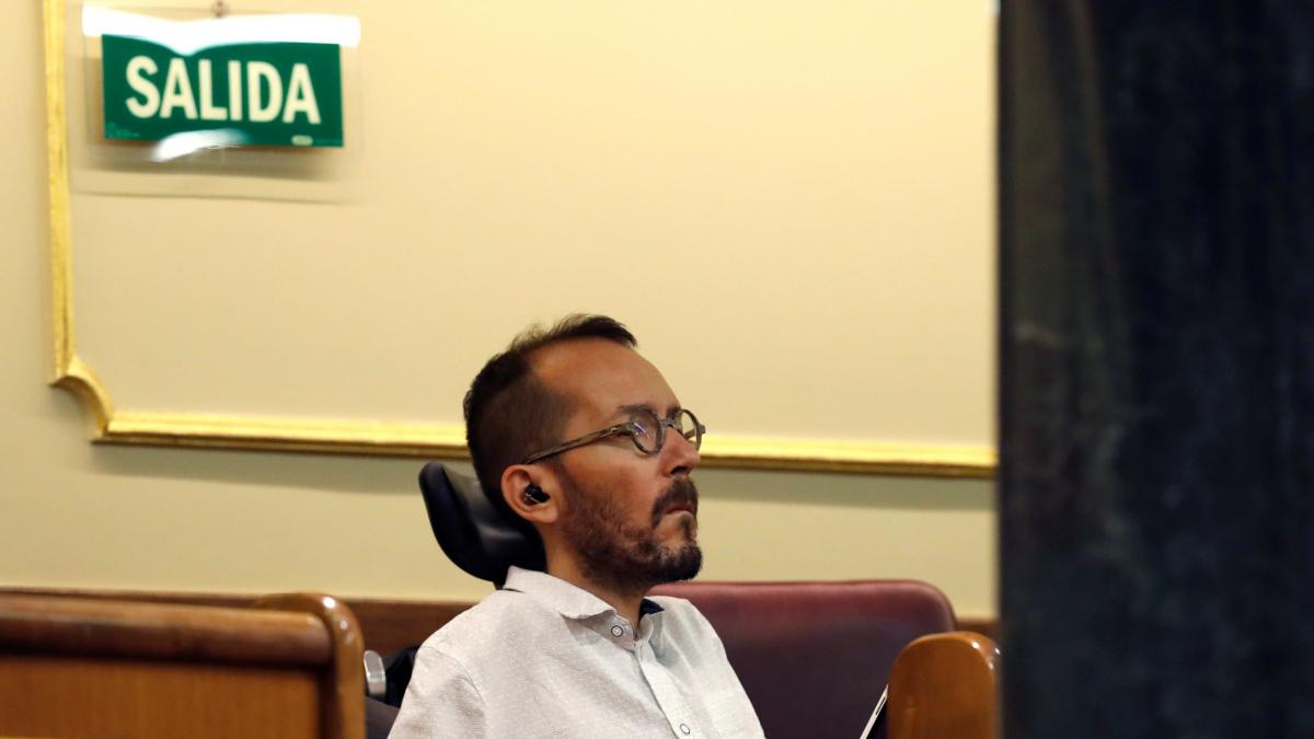 Echenique "desconfía de quien le hizo presidente"