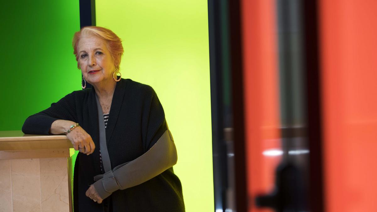 Entrevista a Rosa María Calaf: "Estamos entretenidos, no informados"