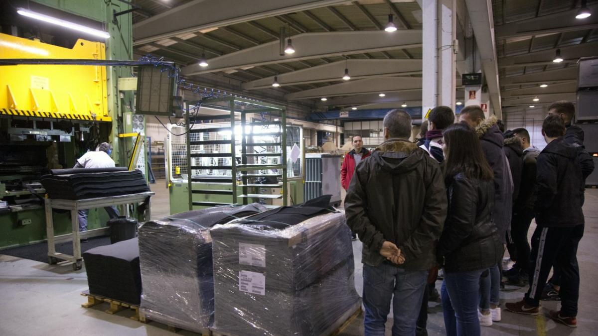 Elmeg abre sus puertas para que 40 estudiantes conozcan su planta de ...