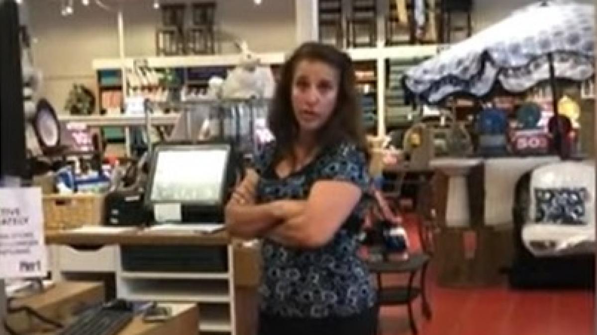 Detenida y acusada una mujer de Florida que tosió sobre otra ...