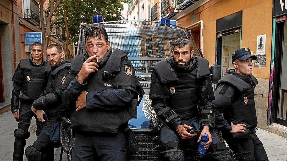 'Antidisturbios', una serie para descubrir qué hay debajo de una armadura