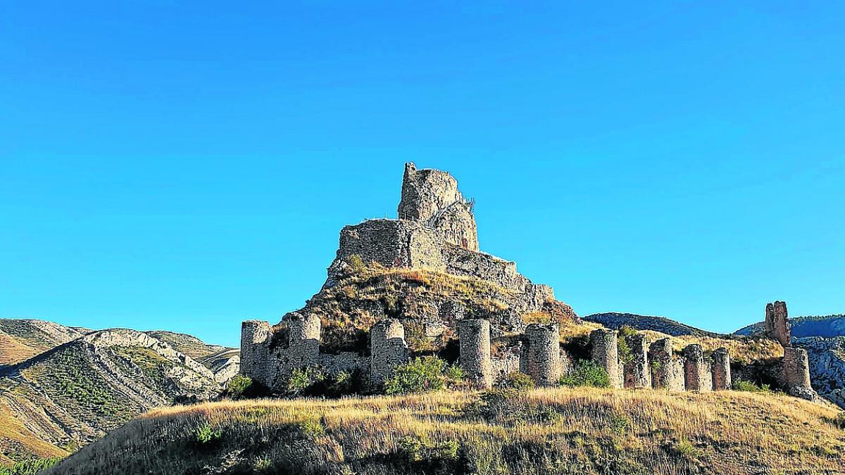 Aliaga inicia la reconquista de su castillo