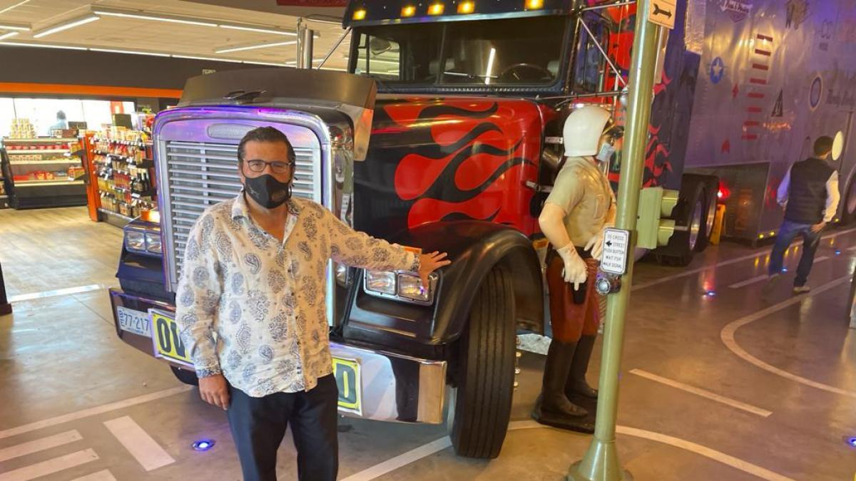 Ficus&Persica: un área de servicio ambientada en la mítica Ruta 66 en Fraga