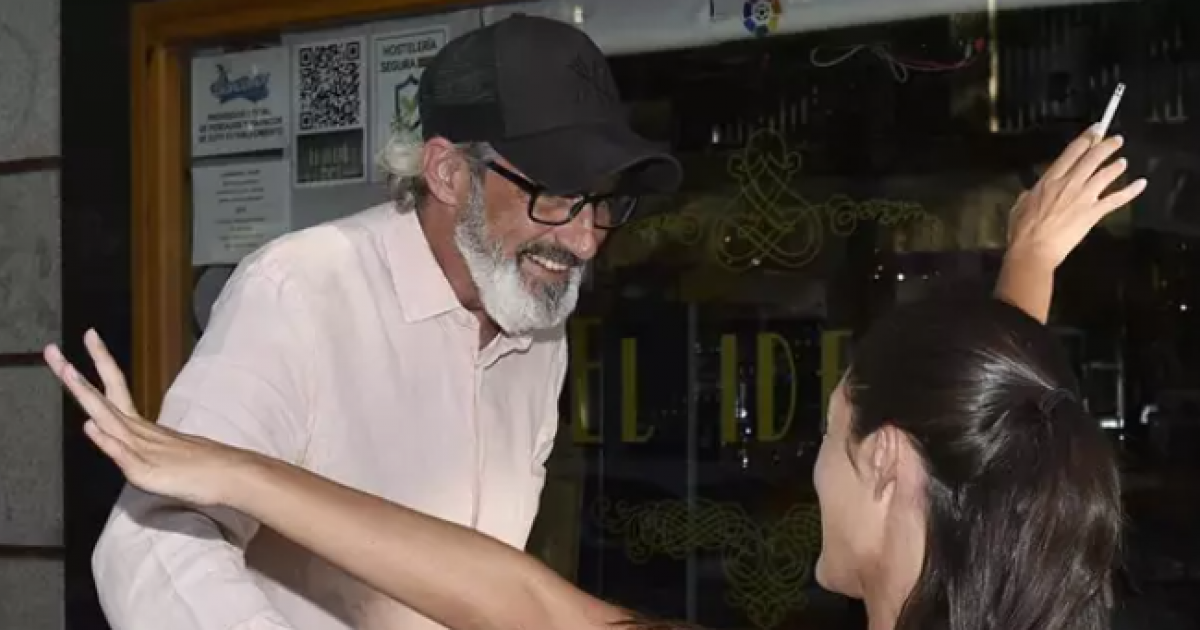 El actor Micky Molina, detenido en el aeropuerto de Ibiza por ...