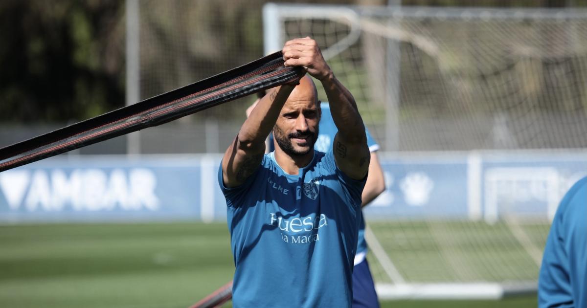 Mikel Rico renueva con la SD Huesca por una temporada más