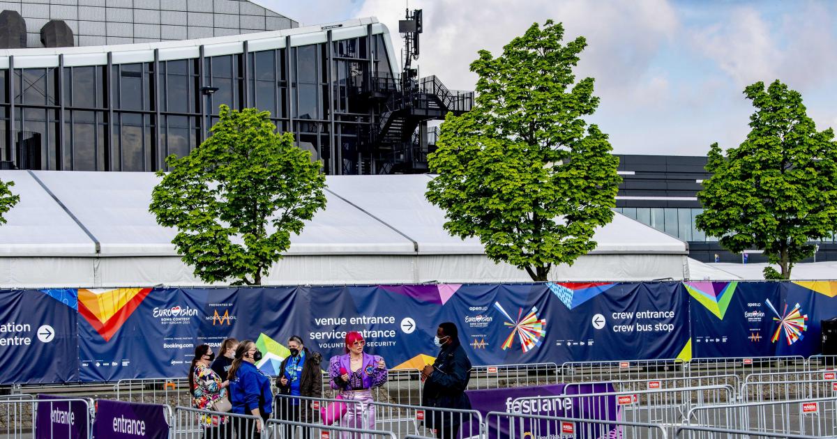 Los fans de Eurovisión, entre los disfraces y el gel hidroalcohólico