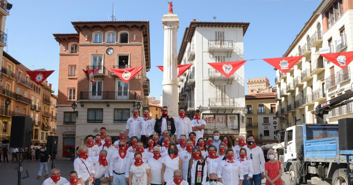 Emoción y nostalgia en la plaza del Torico | Imágenes