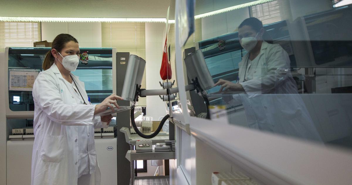 Pruebas PCR en el Hospital Clínico de Zaragoza | Fotos