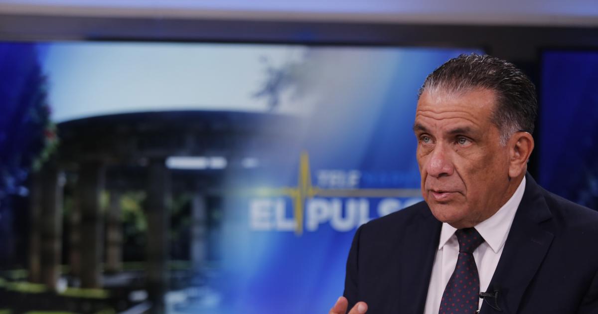 Un presentador mexicano arrasa en las redes al criticar a los antivacunas