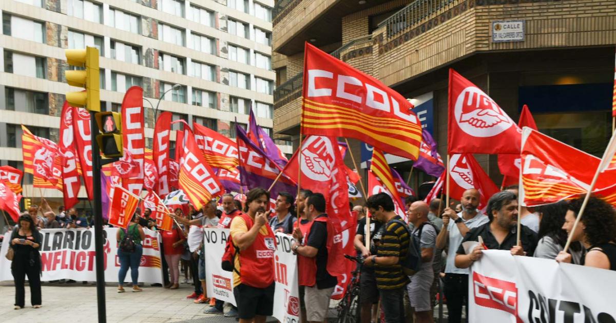 UGT y CC. OO. reivindican que se suban los salarios | Imágenes UGT y CC. OO. reivindican que se suban los salarios | Imágenes