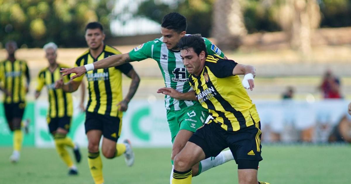 Azón, en la convocatoria del Real Zaragoza ante el Sporting de Gijón