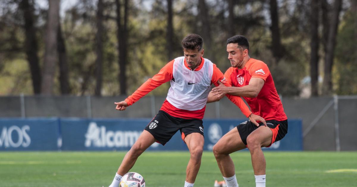 La SD Huesca se abraza a El Alcoraz