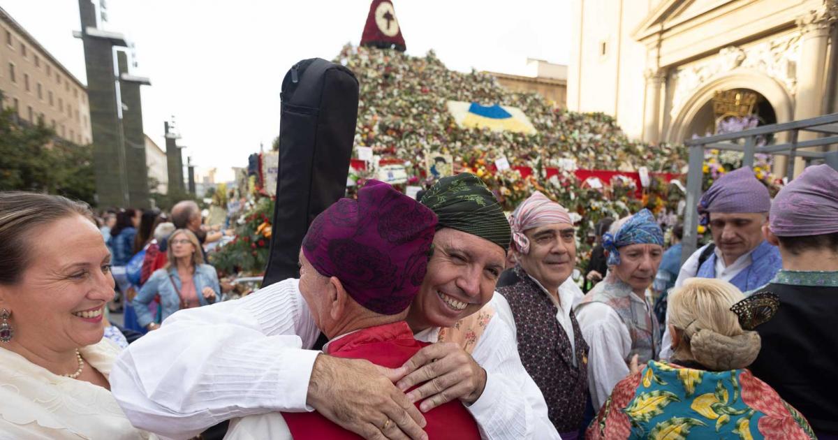 Abrazo Jotero a la Virgen, el broche folclórico a las fiestas | Imágenes