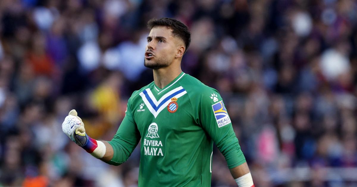 El meta de la SD Huesca Álvaro Fernández se reivindica en el derbi catalán