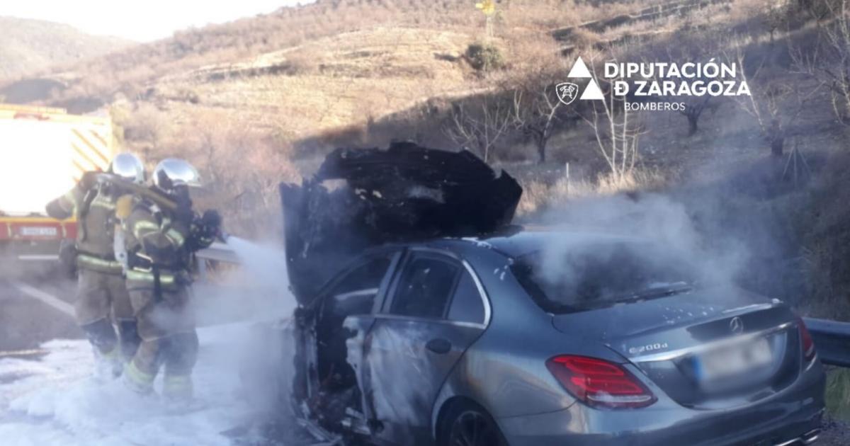 Sofocado el incendio de un coche en la A-2, a la altura de Aluenda