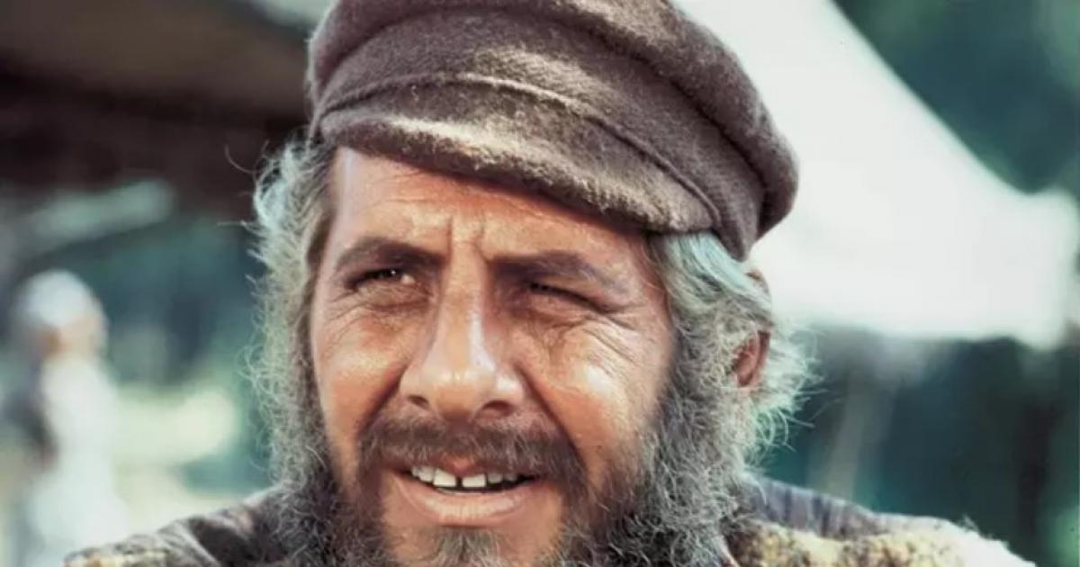 Muere el actor Chaim Topol, el 'Violinista en el tejado' del musical de ...