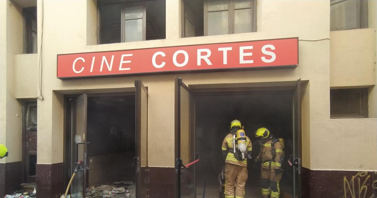 Sofocado un incendio en el Cine Cortés de Barbastro
