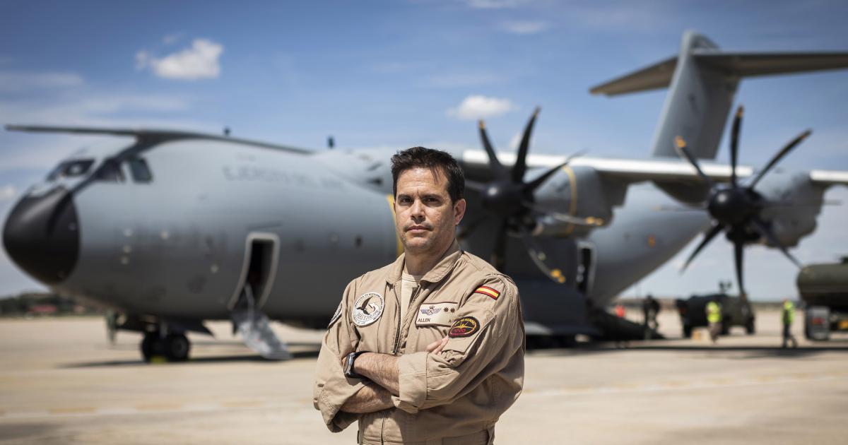 Fotos de la llegada de militares en un avión de la Base de Zaragoza ...