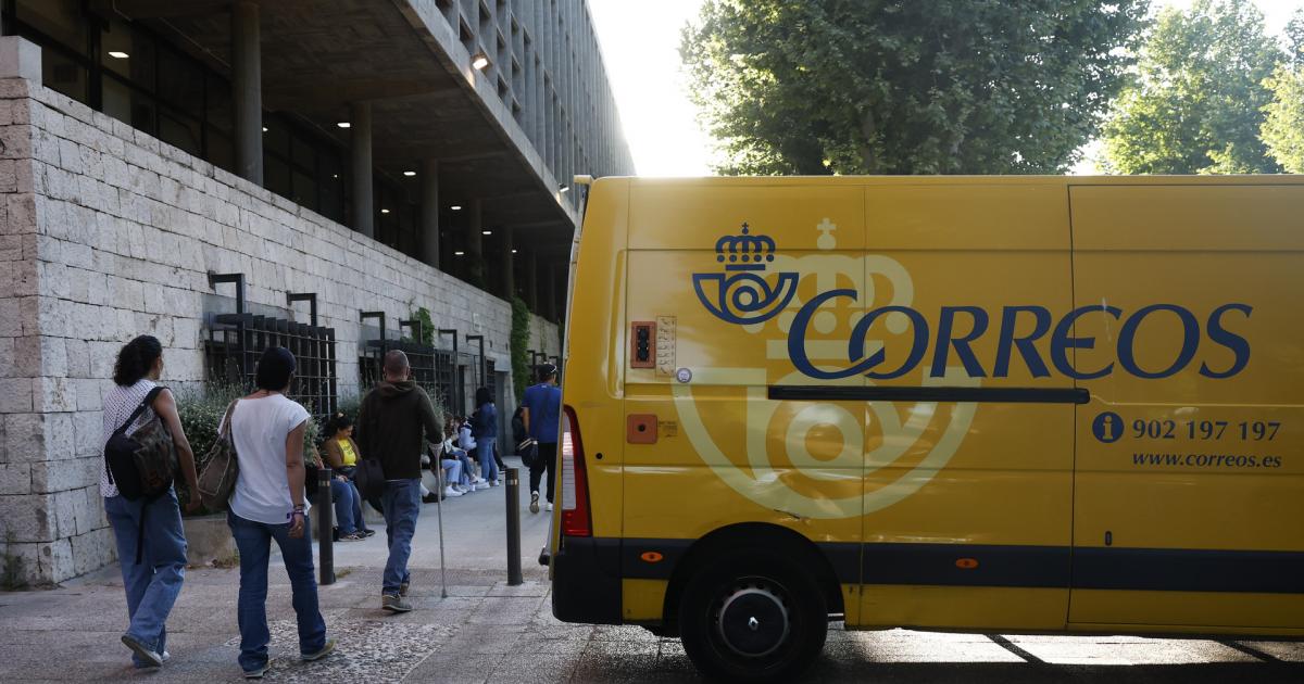 Más de 84.000 personas se examinan para acceder a 7.757 puestos fijos de Correos
