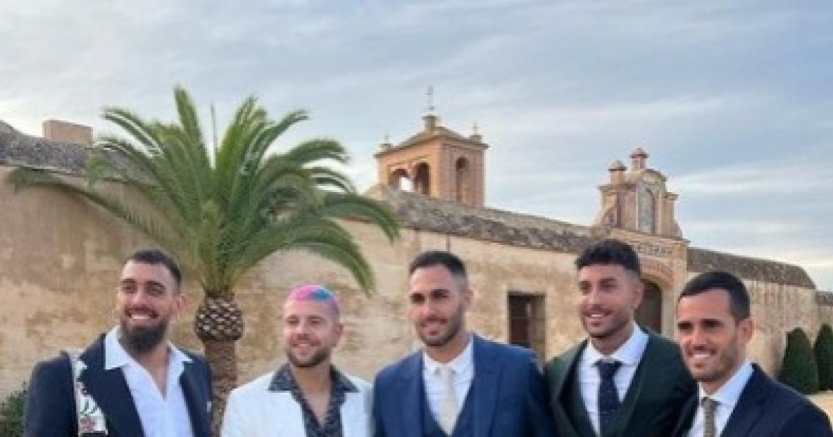 Borja Iglesias responde a los ataques homófobos por llevar bolso a una ...