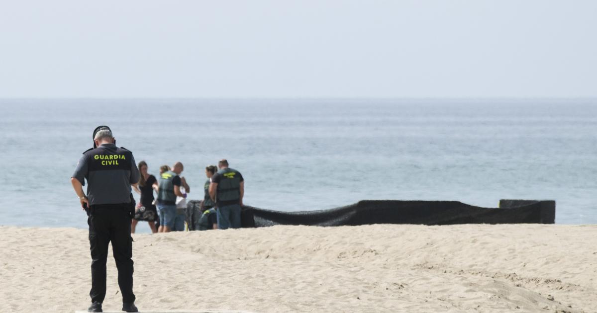 La bebé hallada muerta en una playa de Tarragona iba en una patera que ...