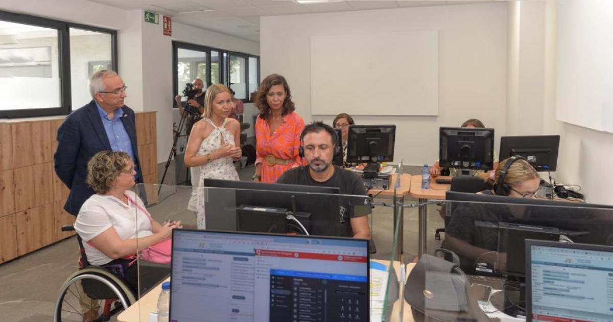 La línea 900 de los servicios sociales de Zaragoza atiende más de 120.000 llamadas al año