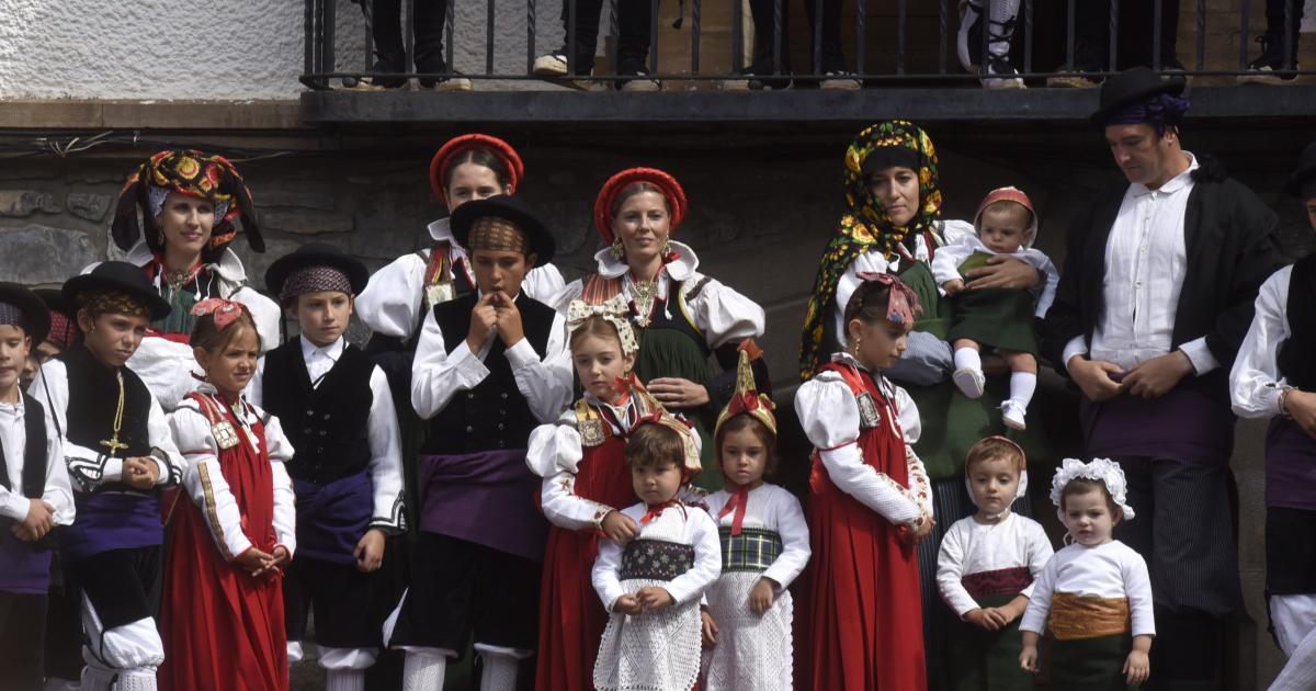 Las calles de Ansó se llenan de historia y color | Imágenes
