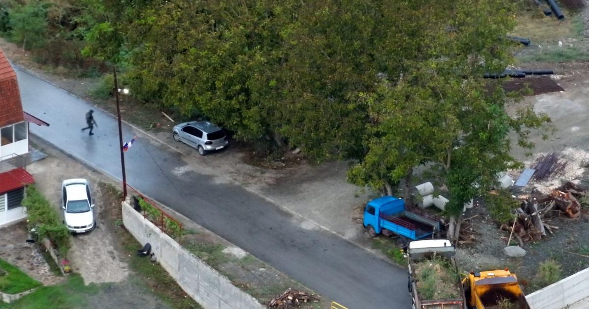 Un grupo armado serbio mantiene en tensión a Kósovo durante dieciocho horas