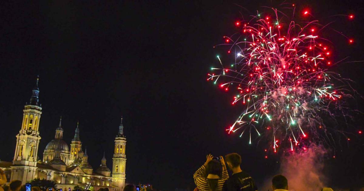 Horario de los fuegos artificiales del domingo en Zaragoza: la traca ...
