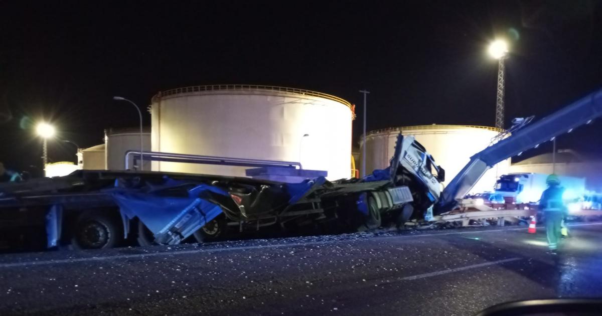 Restablecido el tráfico en la A-68 a la altura de Monzalbarba tras el vuelco de un camión