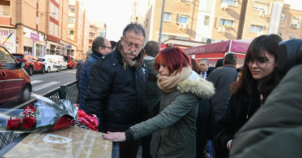 Un monolito recuerda a las víctimas del incendio en Tapicerías ...