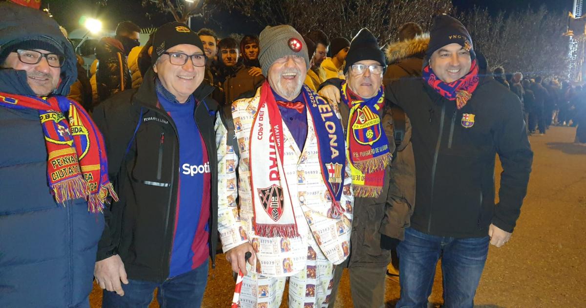 Una animada y abrigada hinchada espera al Barça en Barbastro: "Esto es ...