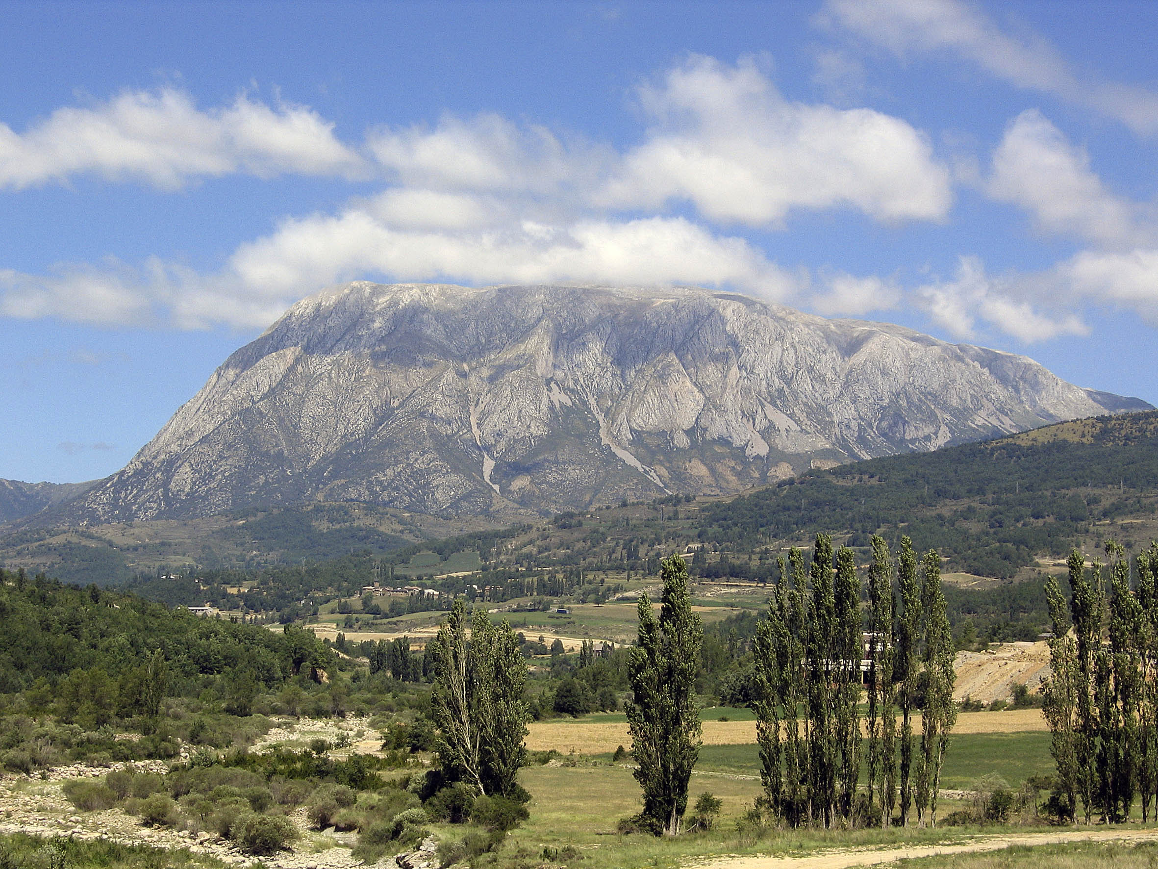En La Ribagorza: subida al Turbón desde las Vilas | Noticias de turismo ...