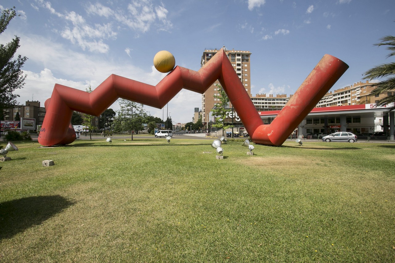 Imágenes de los monumentos, edificios o esculturas más raros de Aragón ...