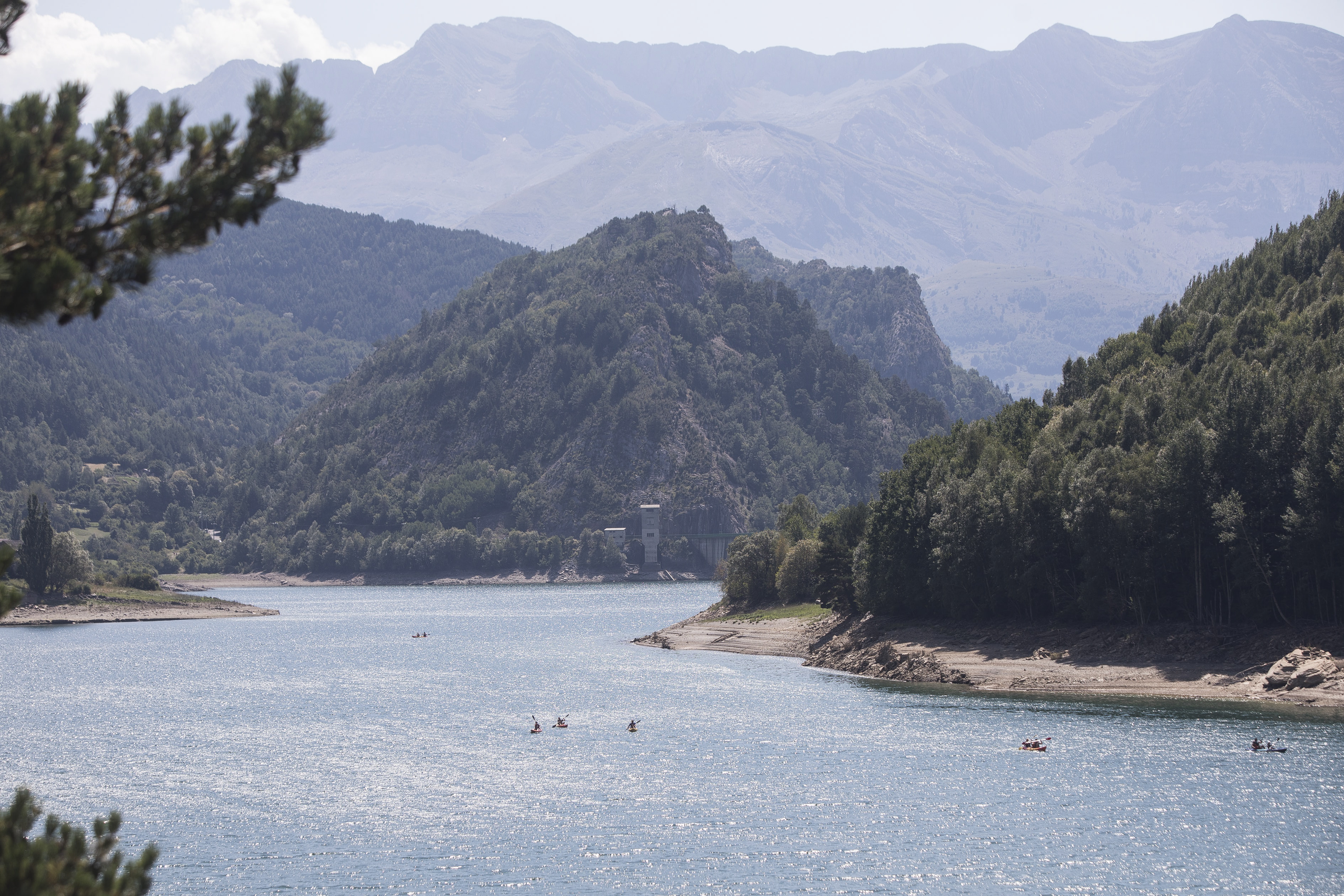 El impresionante embalse de un pueblo de Huesca ideal para verano que parece sacado de Disney ...