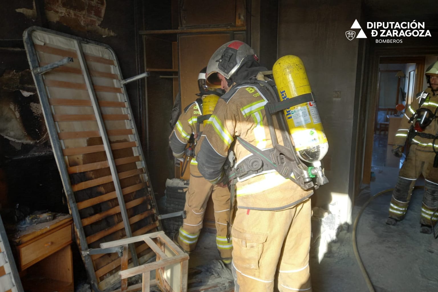 Bomberos de la DPZ extinguen un incendio en una habitación del hotel María Rosa de Pedrola