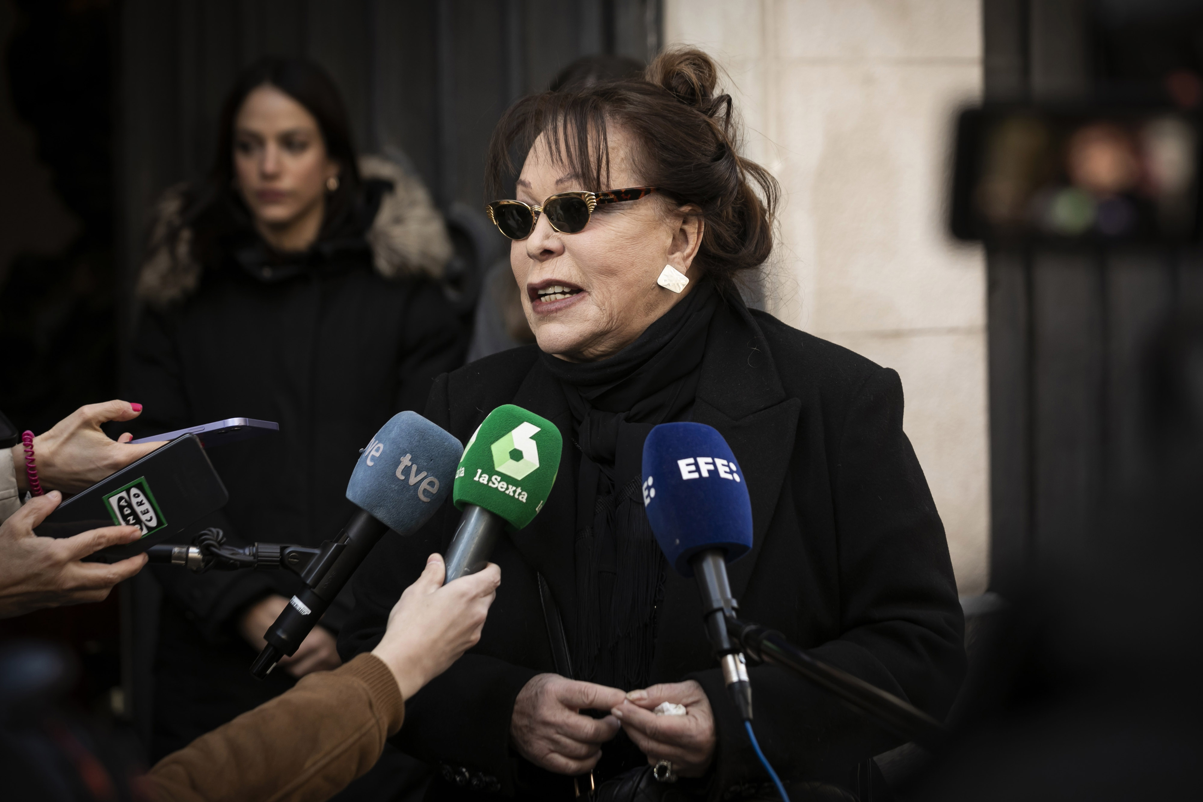 Fotos de la capilla ardiente de Carlos Saura en la Academia de Cine de Madrid | Imágenes
