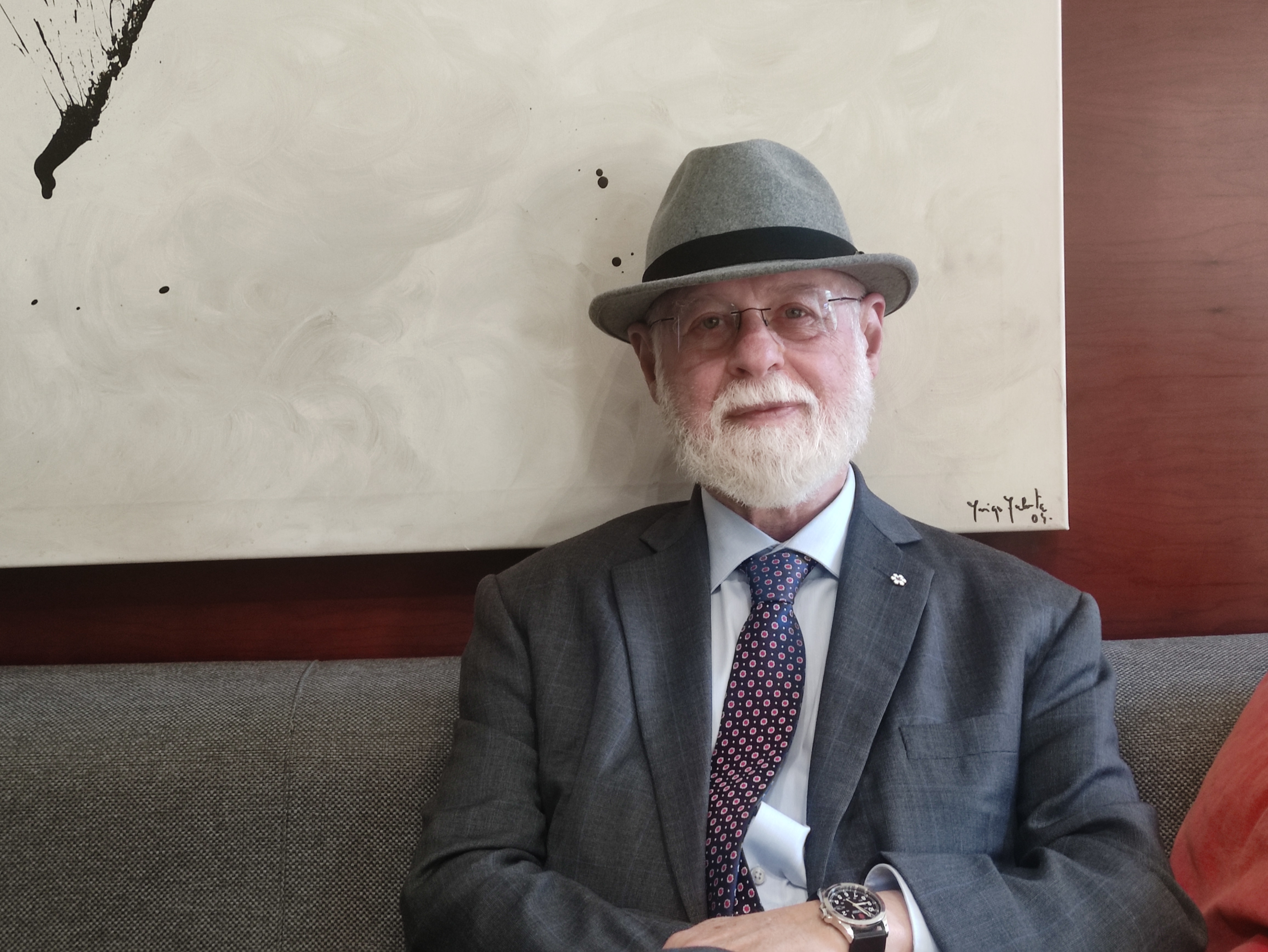 Alberto Manguel: "Me alegró mucho el libro de Irene Vallejo. Tenemos ...