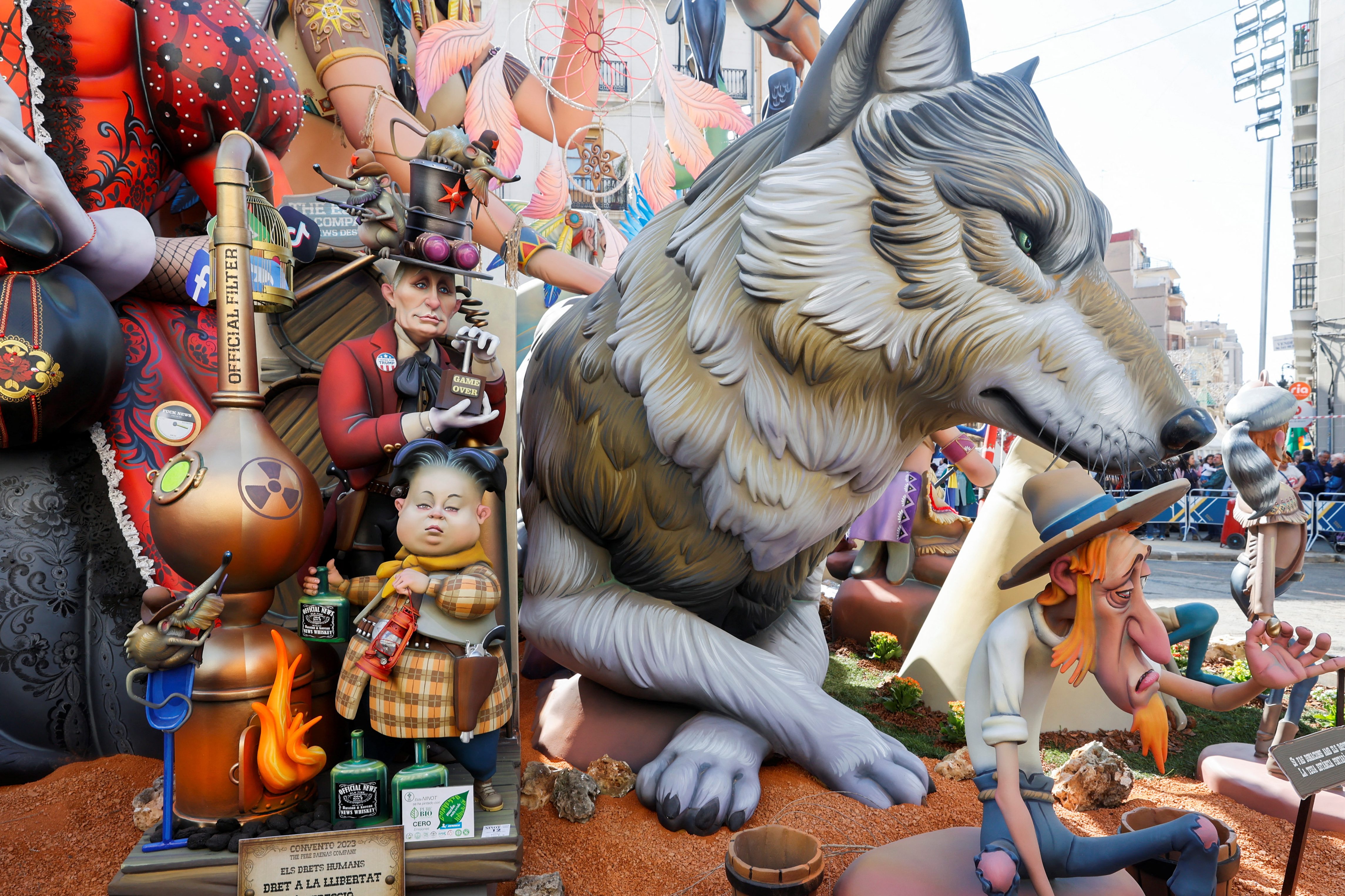 Shakira, Piqué, Felipe VI o Putin: fotos de los ninots más famosos de ...