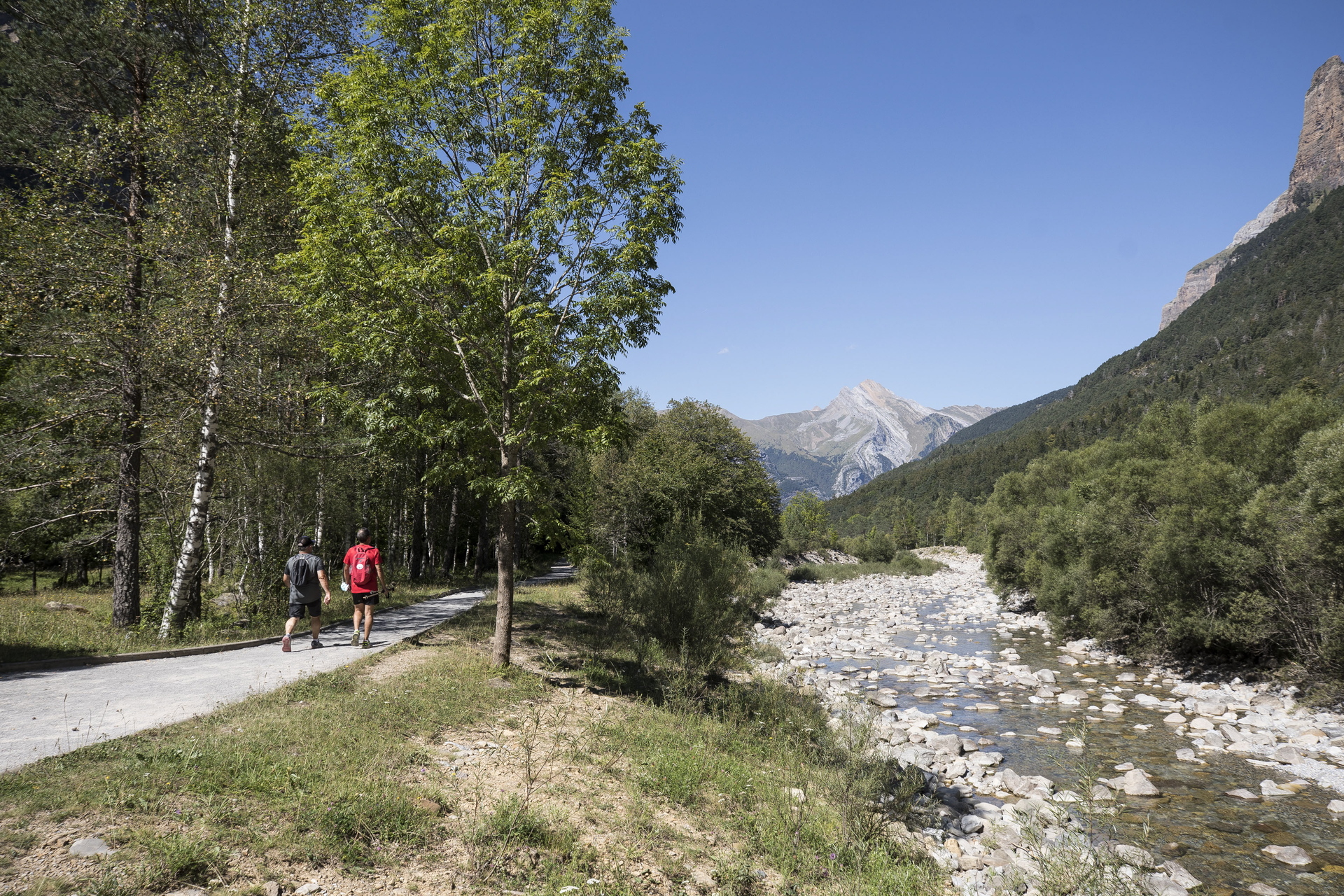 Descubre cinco rutas de senderismo para disfrutar el Parque Nacional de ...