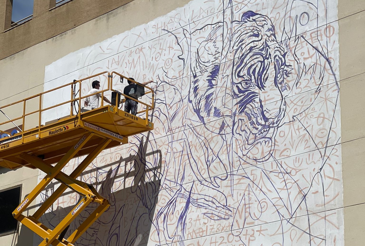 Cinco artistas contribuyen con sus murales a la regeneración urbana de ...