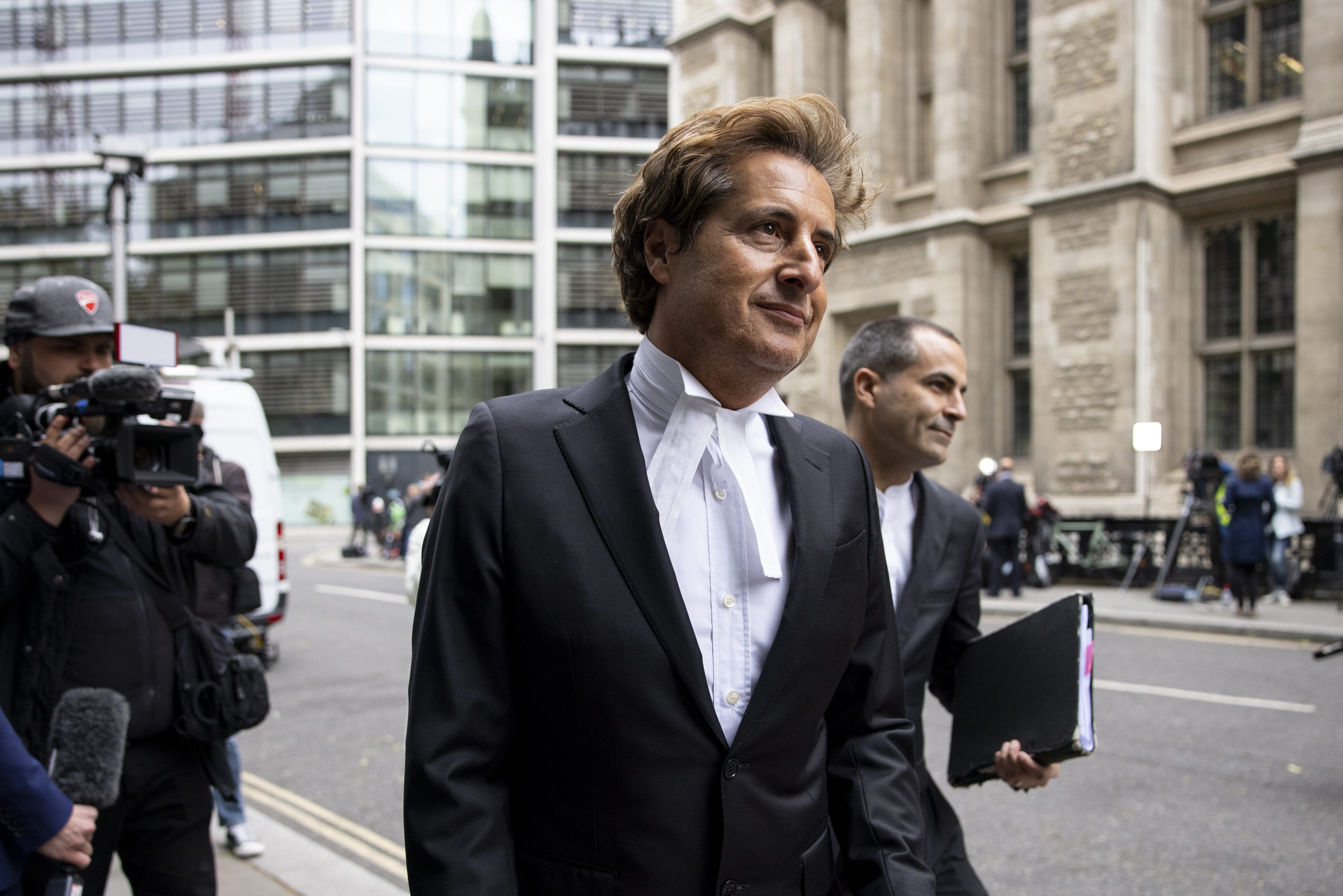 La defensa del príncipe Enrique testifica en el caso de las escuchas ...