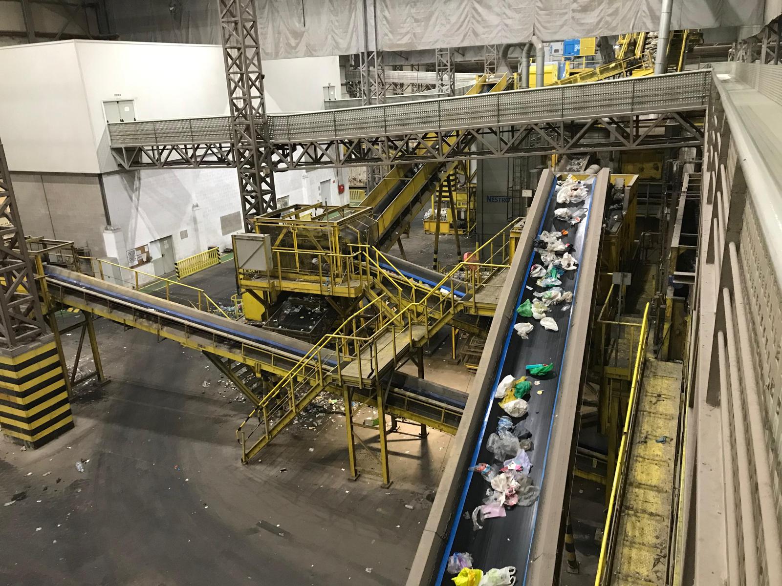 Así funciona la planta Urbaser de Zaragoza: recicla nueve de cada diez ...